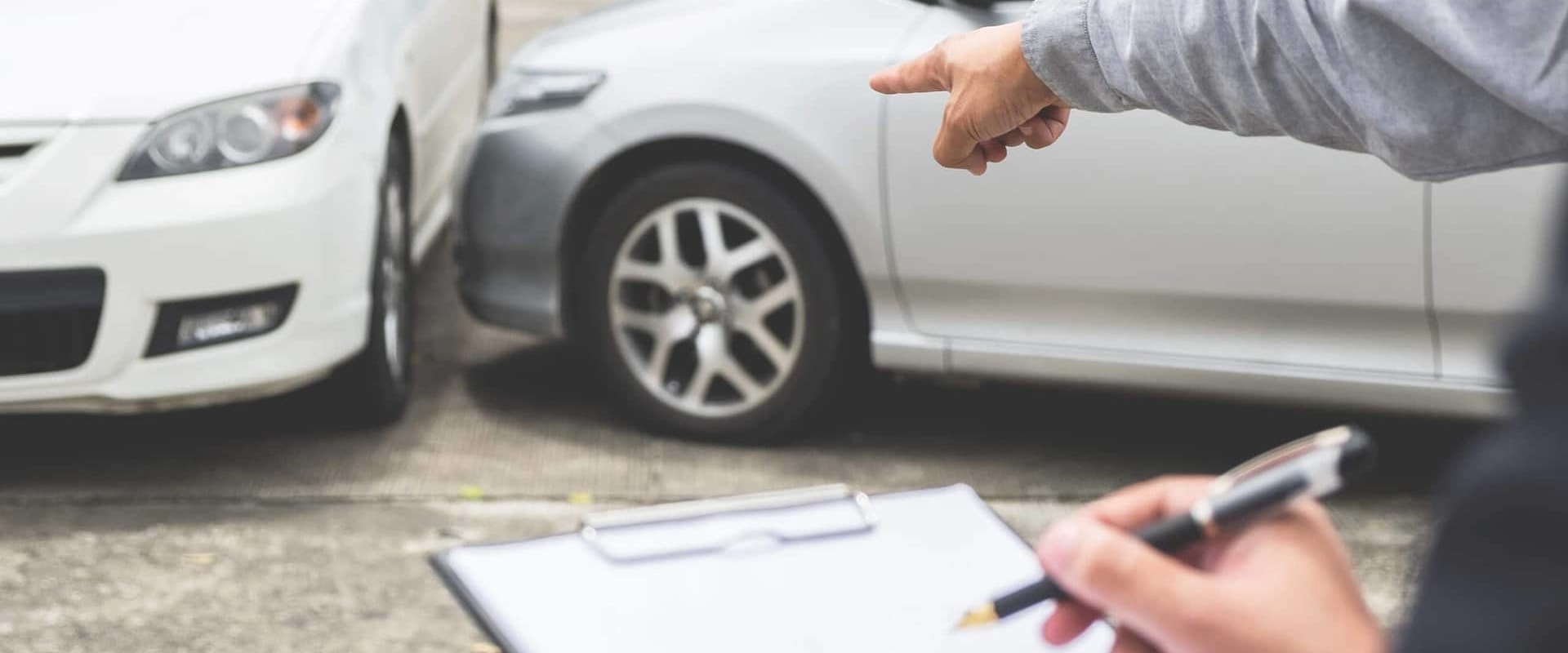 Dealing with Insurance Adjusters: A Comprehensive Guide for Car Buyers